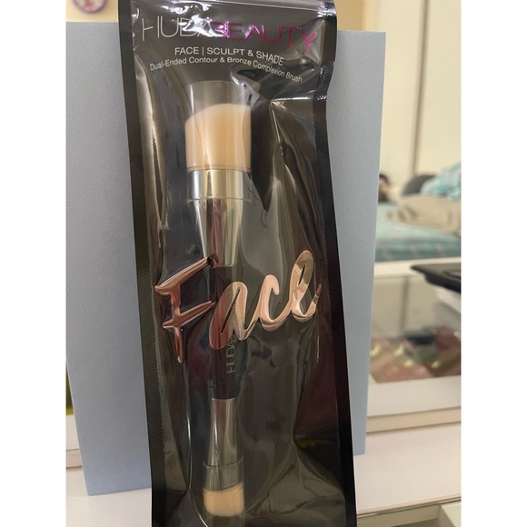 HUDA BEAUTY | Makeup | Face Sculpt Shade | Poshmark